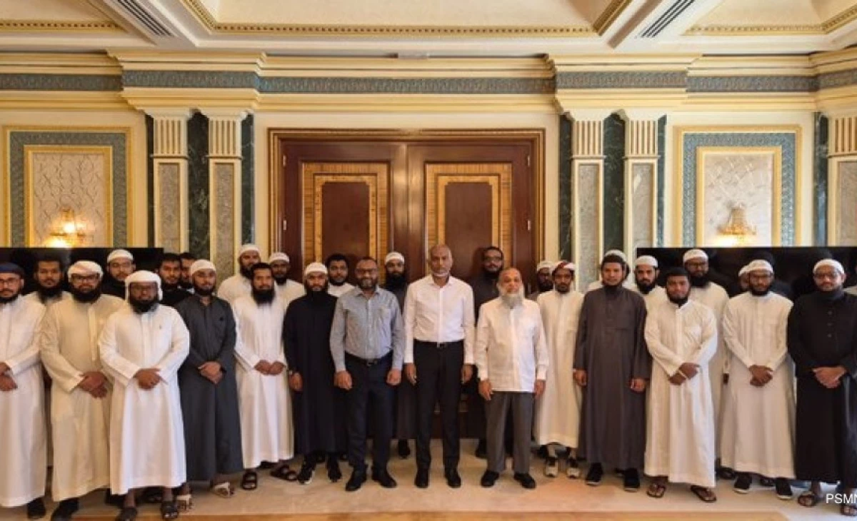 President Dr. Muizzu meets Maldivian students in Madinah, promises...